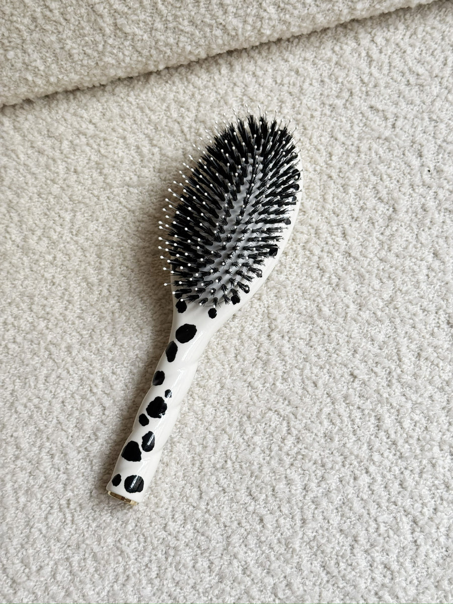 N.03 The Sensitive Scalp Brush L'INDISPENSABLE DOUCEUR Dalmatian – La Bonne Brosse